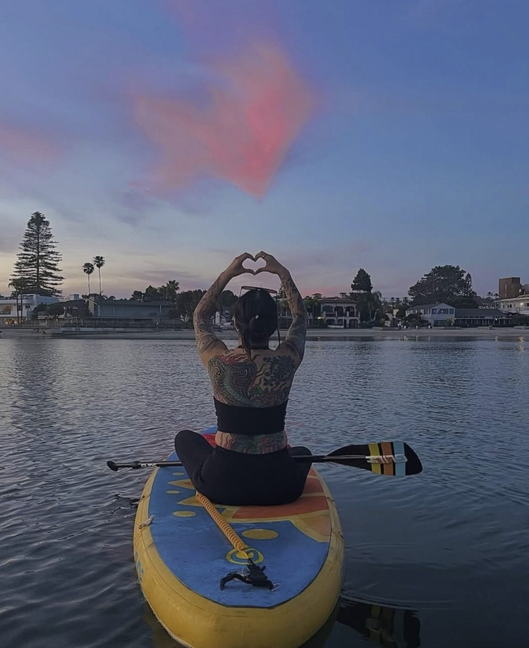 What to Wear Paddle Boarding: SUP Clothing Guide All Seasons