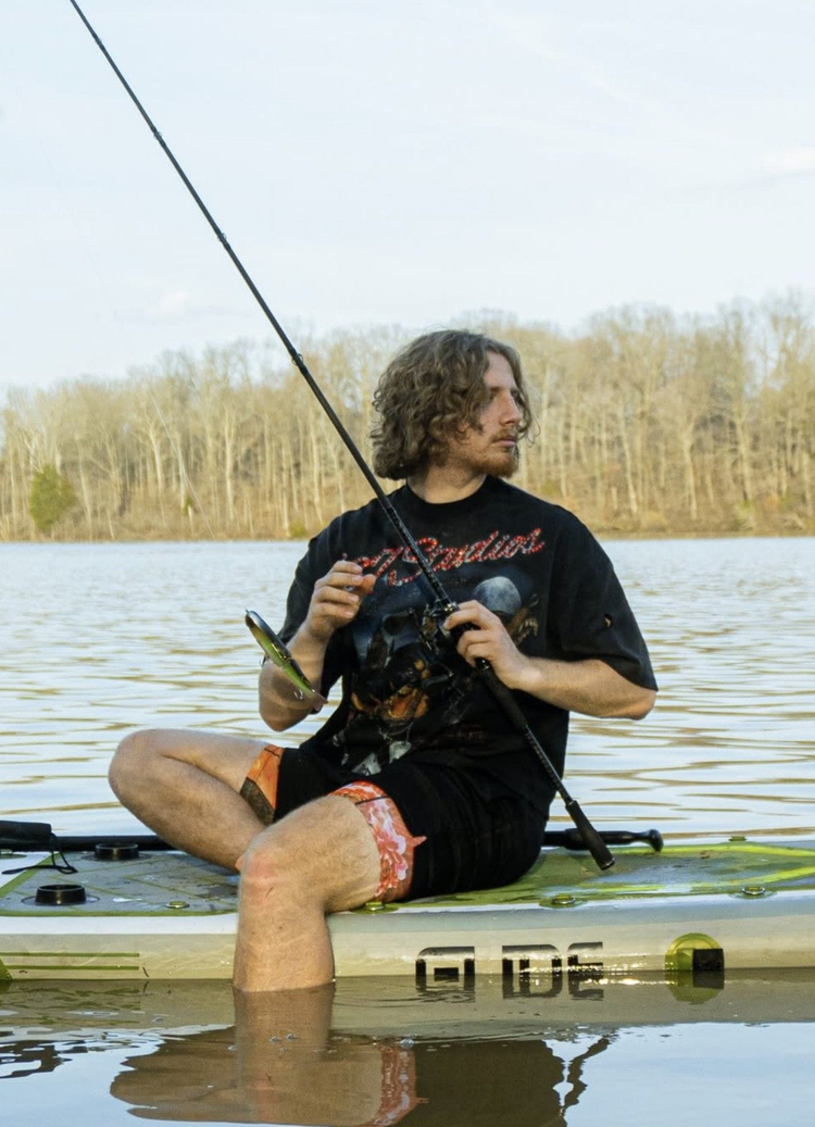 What to Wear Paddle Boarding: SUP Clothing Guide All Seasons